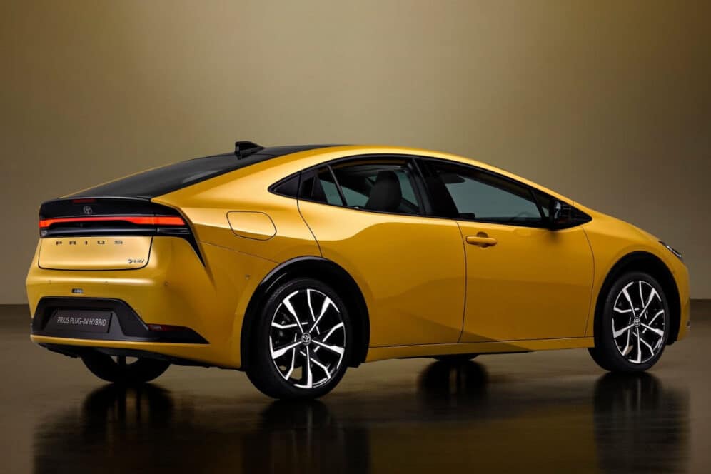 Llega el Toyota Prius 2023, posiblemente el mejor híbrido enchufable ...